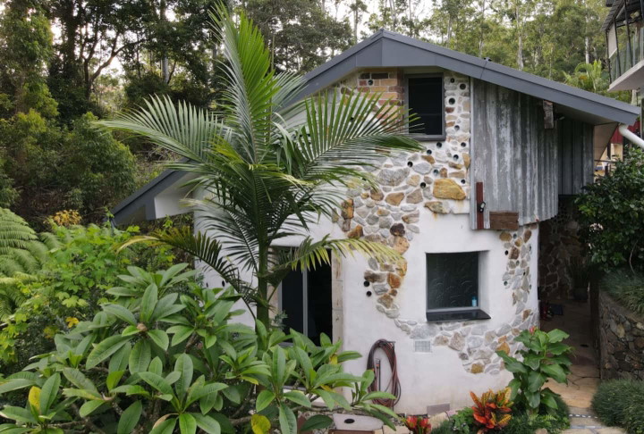 Romantic Getaway, Bush Setting. Central Location - Coffs Harbour, Australia