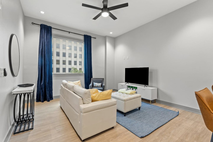 175 Lex - Spacious Two Bedroom - Near Rupp Arena! - Lexington, KY