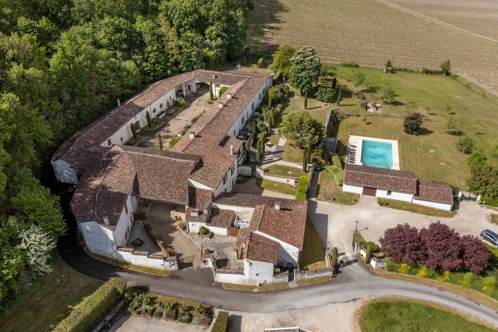 Domaine Privé - 30 Pers  Piscine & Cuisine Groupe - Cognac