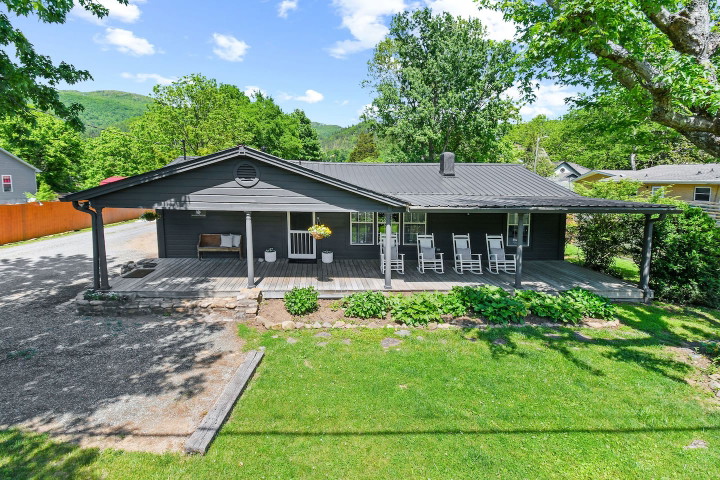 Sweet Garden House In Town, Mountain View, Hot Tub - Hot Springs, NC