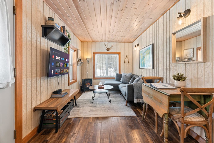 Central & Charming Huntsville Cottage Retreat! - Muskoka District Municipality