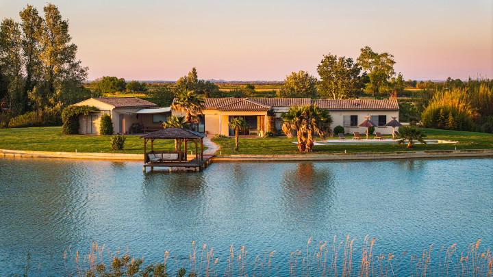 La Maison De L'étang*arles*piscine - Camargue