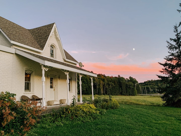 Charming 1800s Farm House - Great Fall Colours! - Huntsville