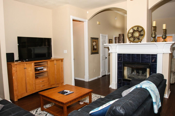 Mid-term Rental: Spacious Home, Fully Furnished-relo, Corp Travel, Ins Stays - Arlington, TX