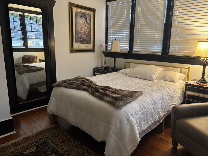 Private Bedroom & Bath In Historic 1925 Home - DeLand, FL