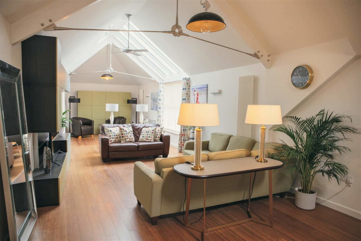 The Lodge - Luxury House W/parking Sleeps 10 In Dartmouth - Dartmouth
