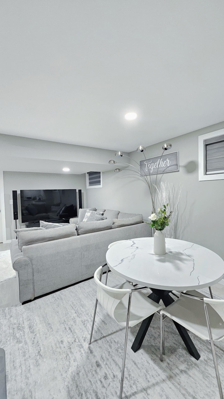 Luxurious Basement Suite W/ Private Entrance - Winnipeg