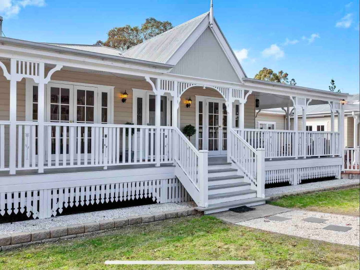 Luxury Fully Renovated White Haven Estate - Stanthorpe