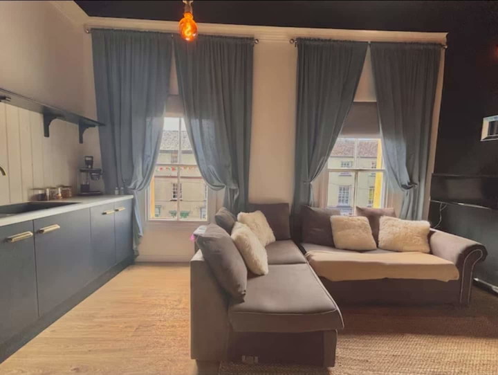 Flat 2 @ 9 Ship Street Brecon. Central Location - Brecon