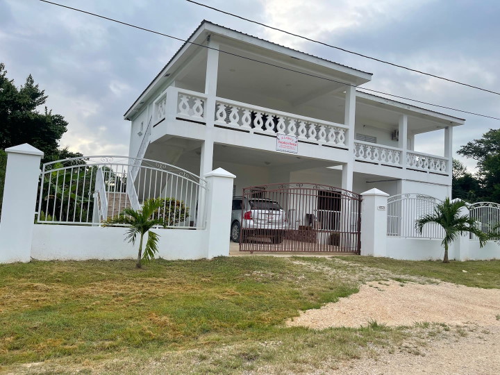 Spacious Family Friendly Home! - Belmopan