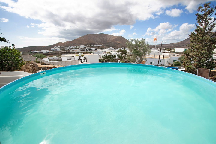 Holiday Home Casa Consultorio With Mountain View, Pool, Wi-fi & Terrace - Costa Teguise