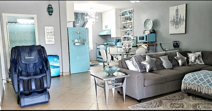 *:-@ Private "Glam" Penthouse Sleeps "6" & Balcony - Nuevo Laredo