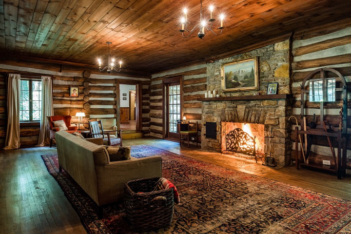 Majestic Getaway Near Wake Forest University - Winston-Salem, NC