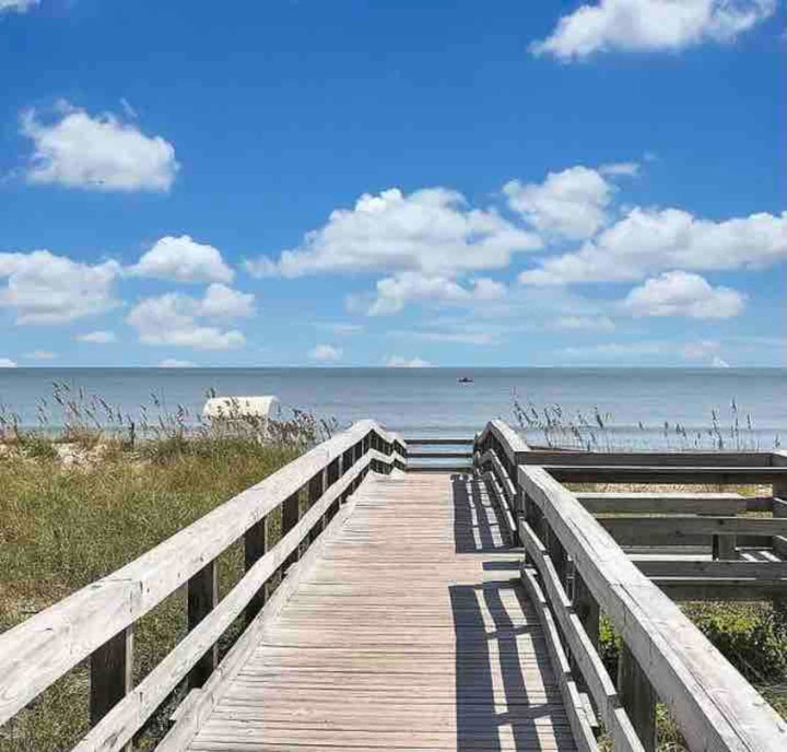 Tiki Watch-ocean View-beach Access Across The Str - Carolina Beach, NC