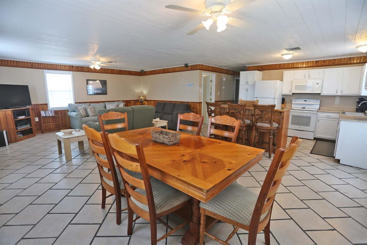 Crusty Crab - Boat Access - Island Realty - Grand Isle, LA