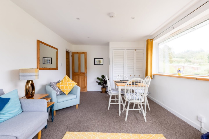 2 Bed Apartment With Stunning River View/access - Devon