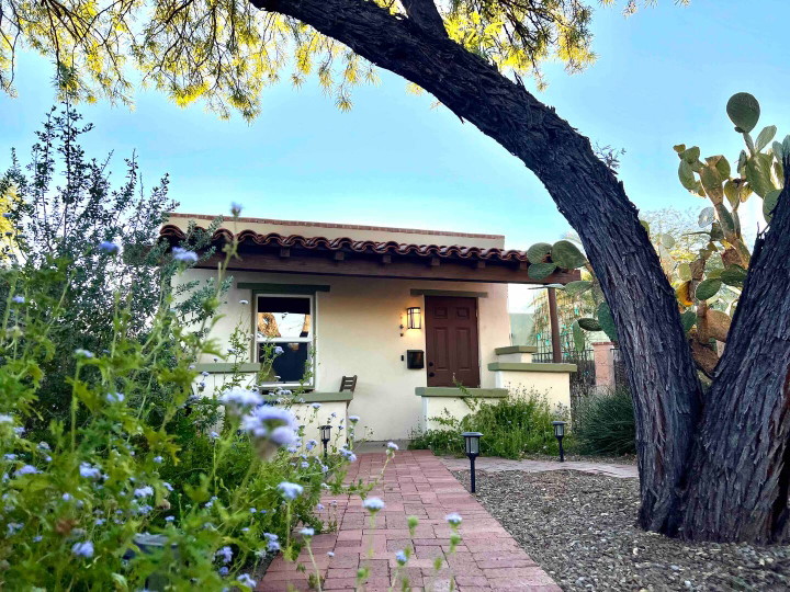 Charming Studio Casita W/ Kitchen & Washer/dryer - ツーソン, AZ