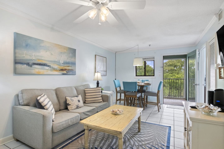 Mid-island 2-bdrm. Private Beach Access. 3 Pools. - Florida