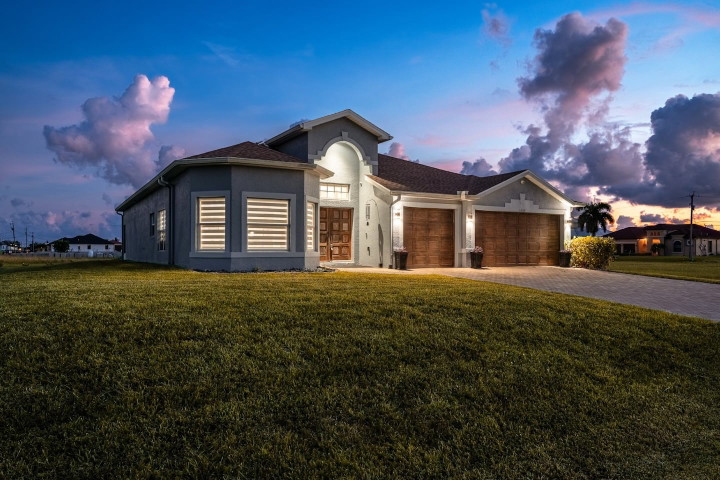 Live In Luxury On Your Vacation. - Matlacha, FL