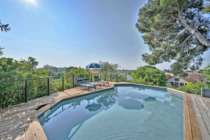 Maison Des Curiosités - Swimming Pool, Air Conditioning & Palace View - アヴィニョン