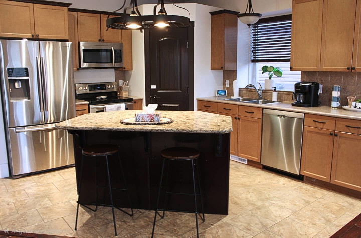 New! Aspen Lodge | Stylish 4br Near Lake & Base - Cold Lake