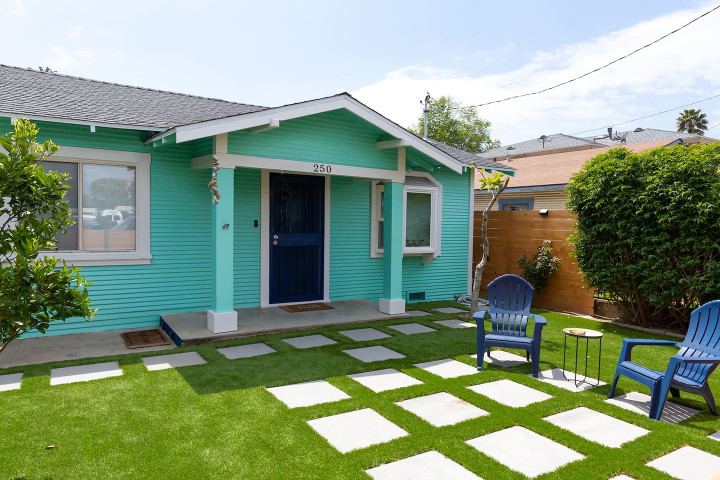 Maison De Plage Avenue - Ventura, CA