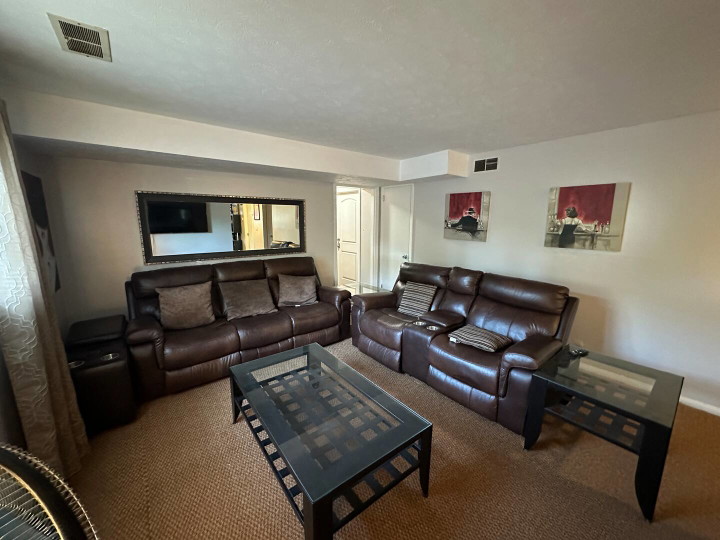 Cozy Vacation Style 3 Bedroom 1.5 Bath Elegance! - Canton, OH