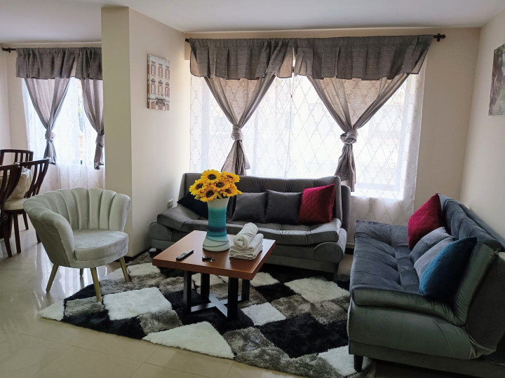 Departamento Grande Con Jacuzzi - Cuenca