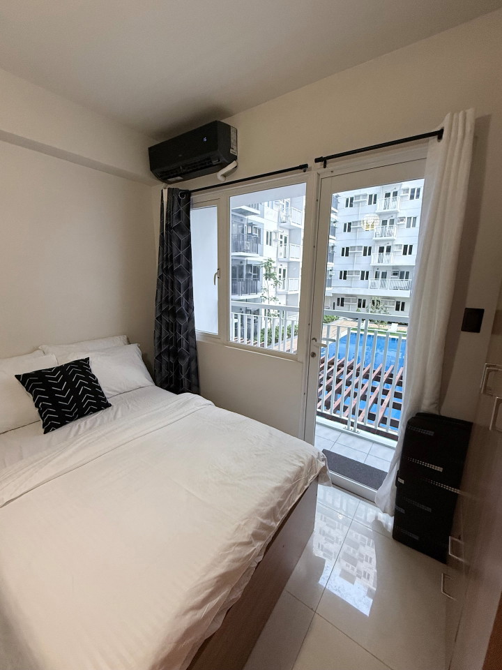 Balcony+ Pool View Convenient Stay Near Sm City - Iloilo City