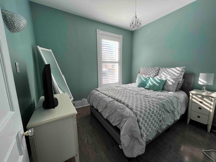 Cozy One Bedroom Apartment In Century Home - Renfrew