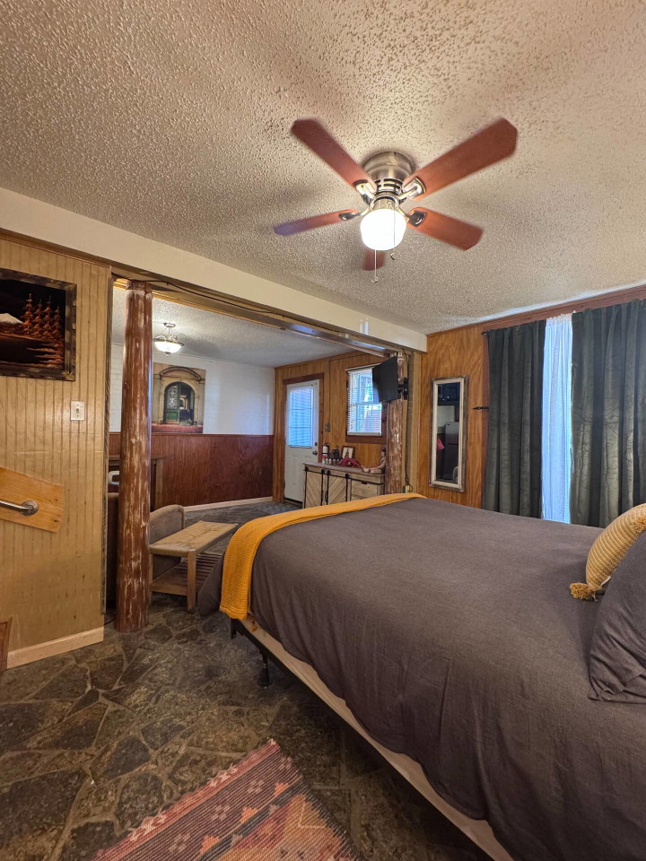The Stone Floor Studio - Huntsville, TX