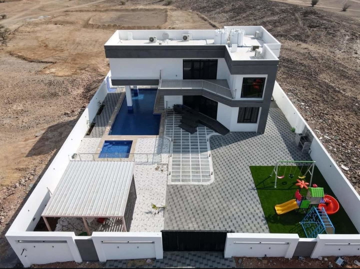 الفليج  
  قرب معبيله والجامعة الالمانيه عشر دقايق - Oman