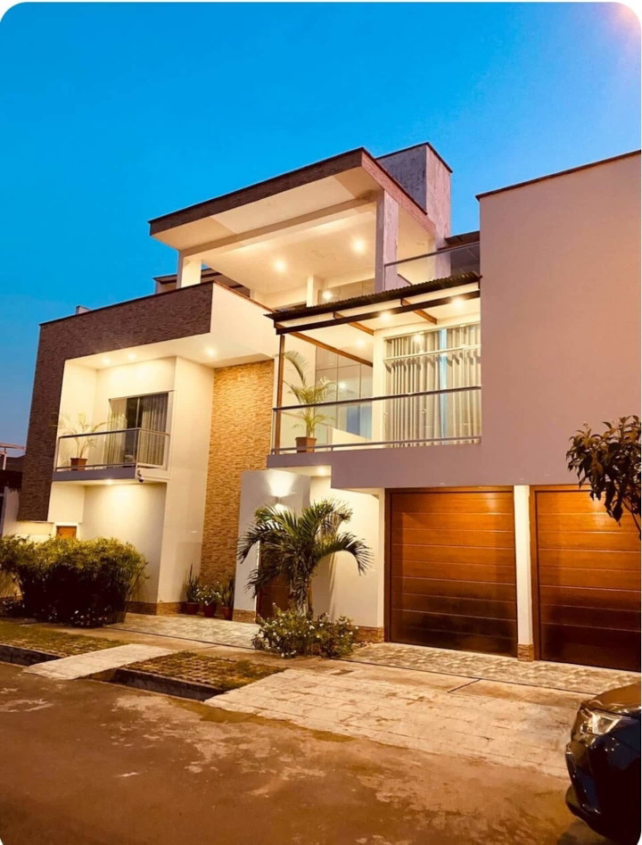 Exclusive House In Residential Area - With Pool - Tarapoto