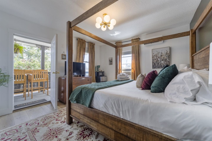 Verde Dlx King Rm | 5 Min Walk 2 Dt| Close 2 Beach - St. Augustine, FL