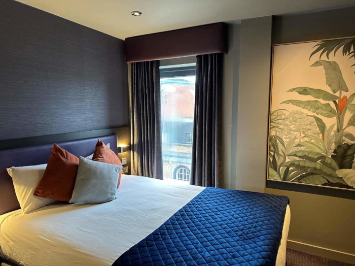 2 Bedroom Apartment With Balcony- Sleeps 4 - Liverpool