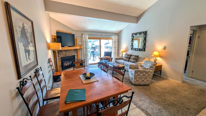 Remodeled Condo W/ Free Wifi, Parking, Heated Pool, Hot Tubs, Skier Shuttles - Avon, CO