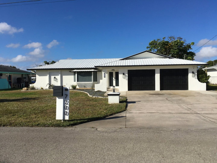 3 Br Heated Pool House With Boat Lift - Fort Myers