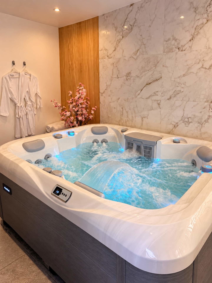 L'exotic Chimay | Suite Luxueuse Avec Jacuzzi - Chimay