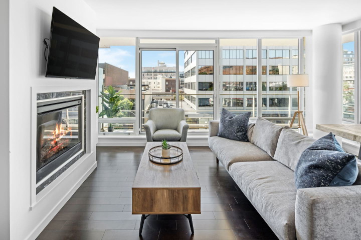 Waterfalls Luxury King Suite W/pool/hot Tub/gym - Victoria