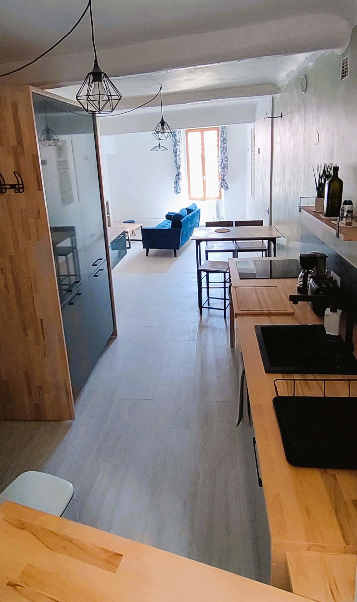 Hyères, Spacieux Et Ensoleillé 2 Pièces De 50m2. - Hyères
