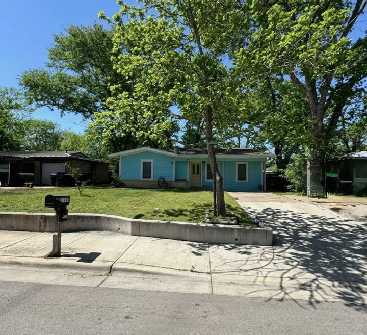 Pet Friendly 3br/2bh Home Walk To River & Txst - San Marcos, TX