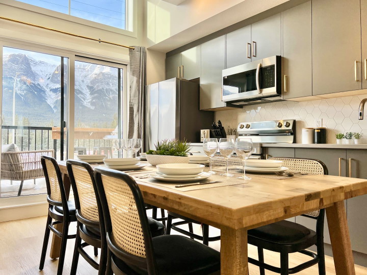 Panoramic Mountain Views · Hot Tub · 1 Gbps Wi-fi - Canmore