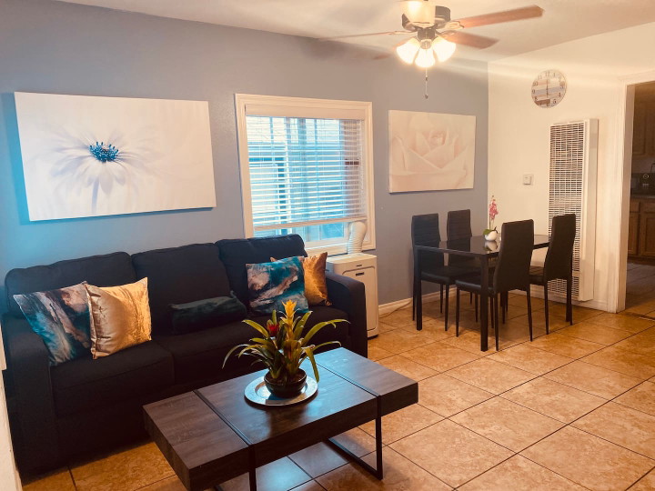 Quiet Private 2br Bungalow W/ Courtyard & Parking - Long Beach, CA