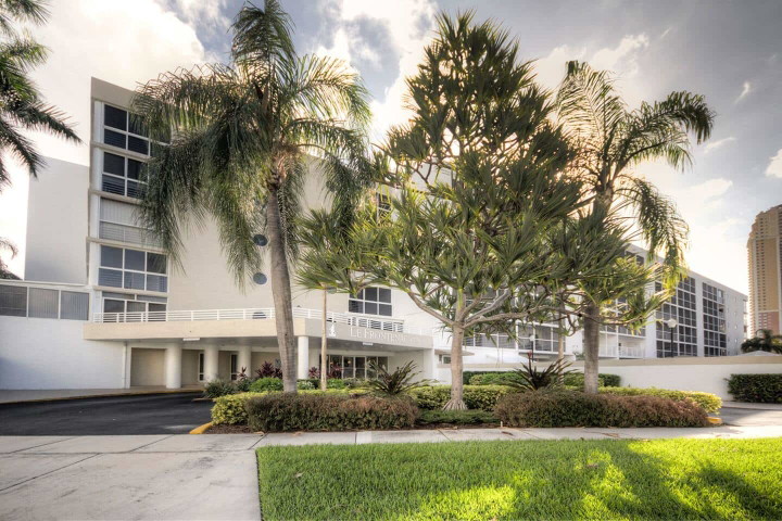 The Frontenac 205 Str-01057 - Sunny Isles Beach, FL