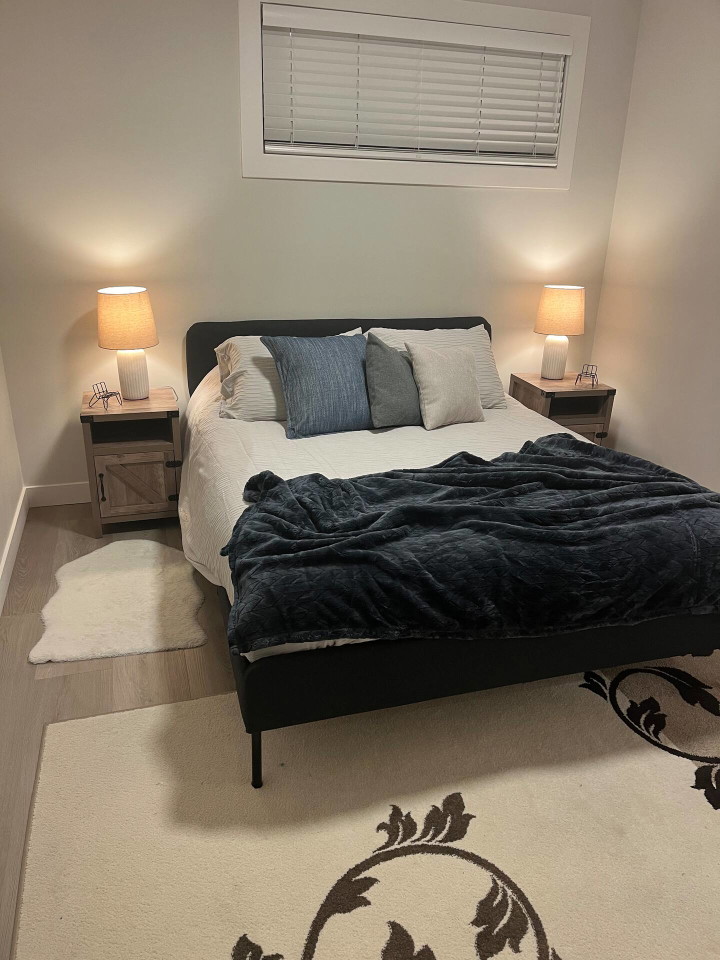 Bright 2-bedroom Family & Pet-friendly Suite+yard - Cochrane