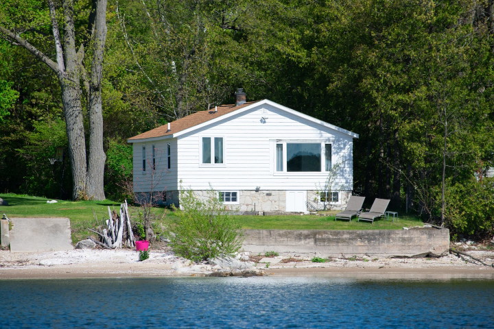 Sturgeon Bay Waterfront Cottage, Private Beach. - Sturgeon Bay, WI