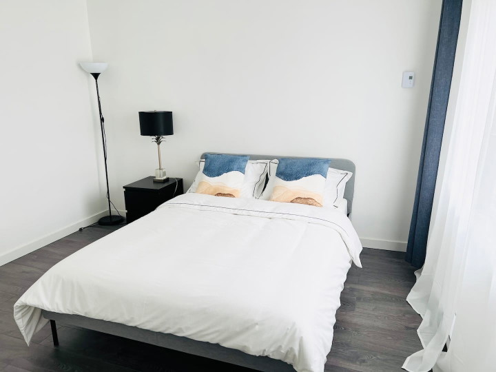 Near Montreal Fr W/parking - Longueuil
