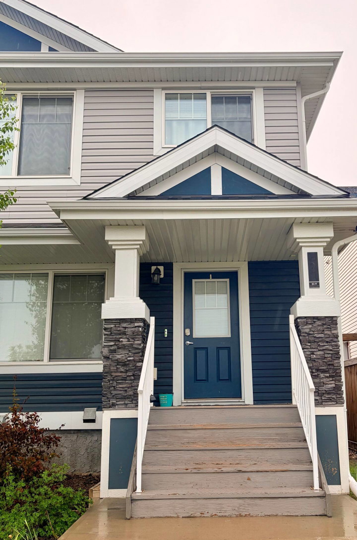 Elegant 3-bedroom Home W/a Relaxing King Suite - Fort McMurray