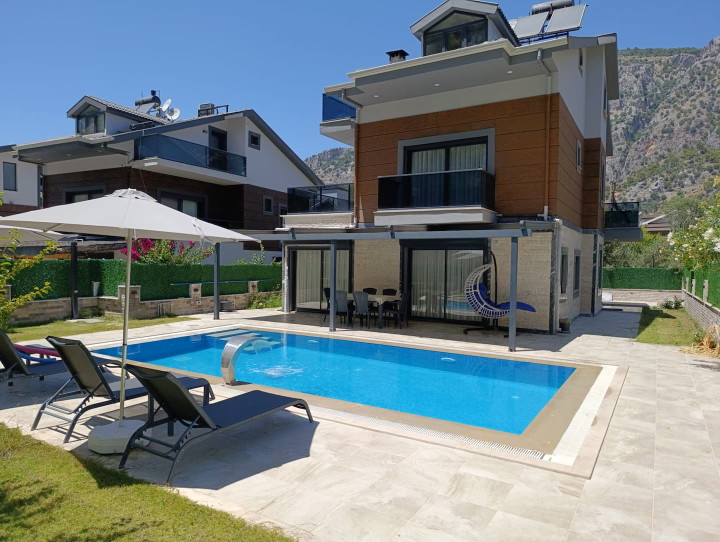 Villa Kayahan 4+1 Avec Piscine, Indépendante, à 2 Km Du Centre De Göcek - Göcek