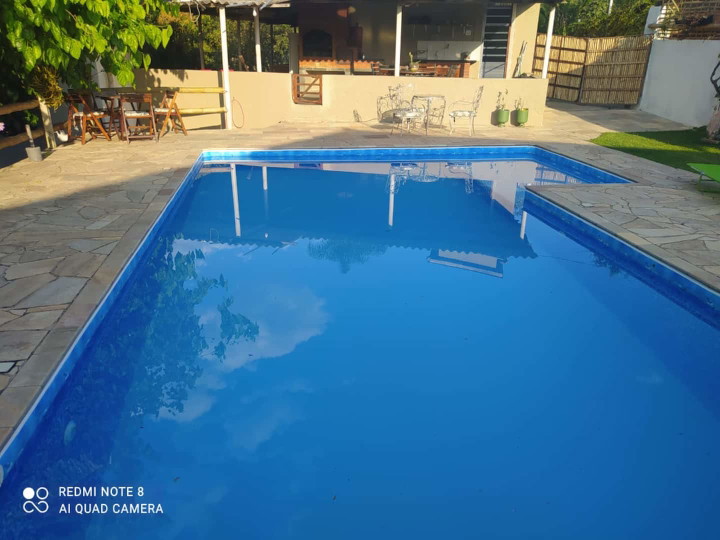 Casa Agradável Com Piscina, Churrasqueira E Lago - Guararema